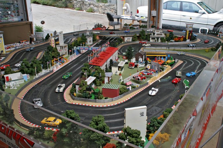 Farrout Slot Car Raceway - Farr Out Slot Car Racing