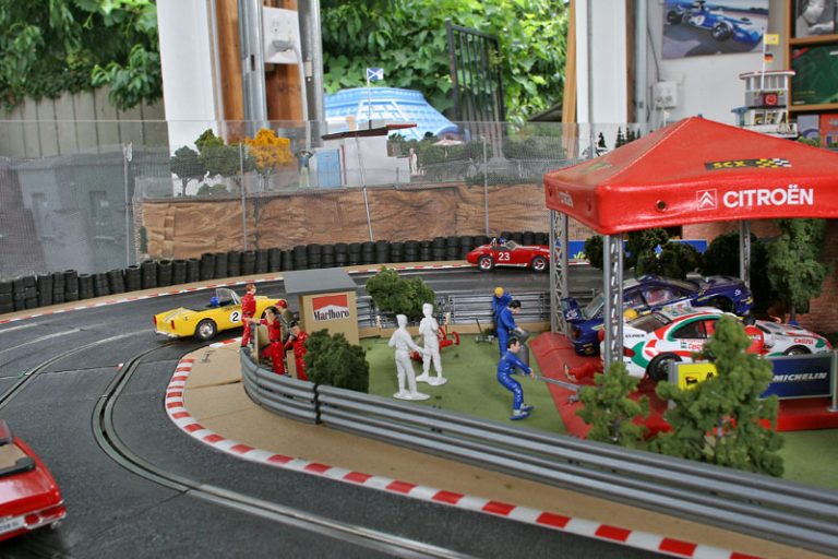 Farrout Slot Car Raceway - Farr Out Slot Car Racing