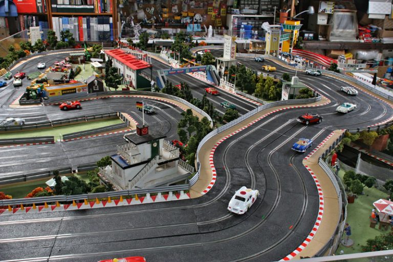 Farrout Slot Car Raceway - Farr Out Slot Car Racing