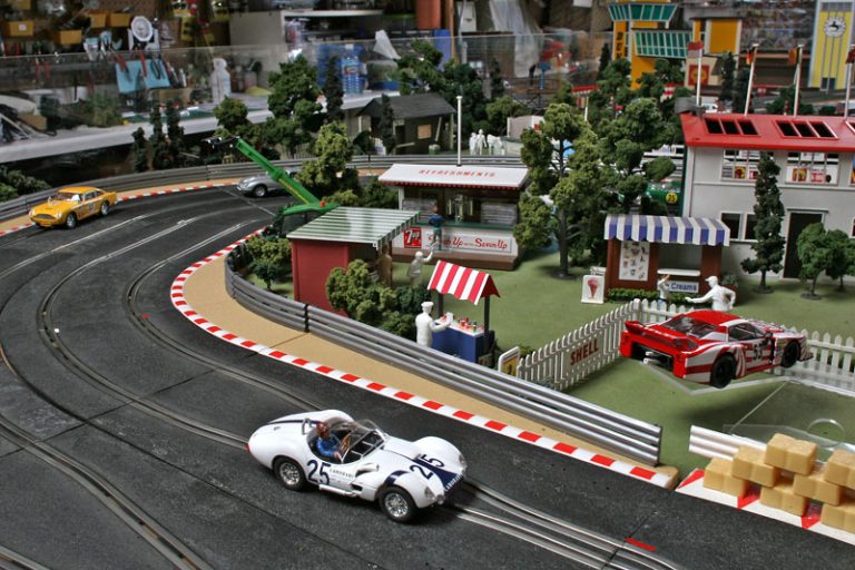 Farrout Slot Car Raceway - Farr Out Slot Car Racing