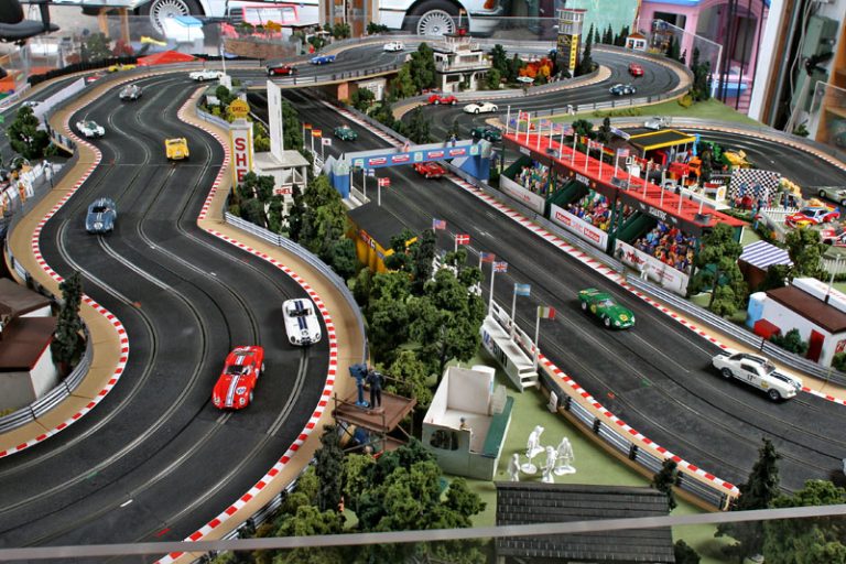 Farrout Slot Car Raceway - Farr Out Slot Car Racing